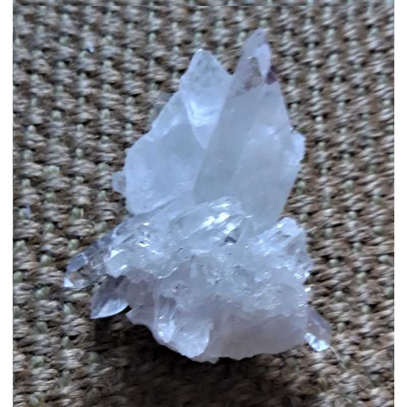 Amas Cristal de Roche Naturel, Pièces uniques chez Mandala